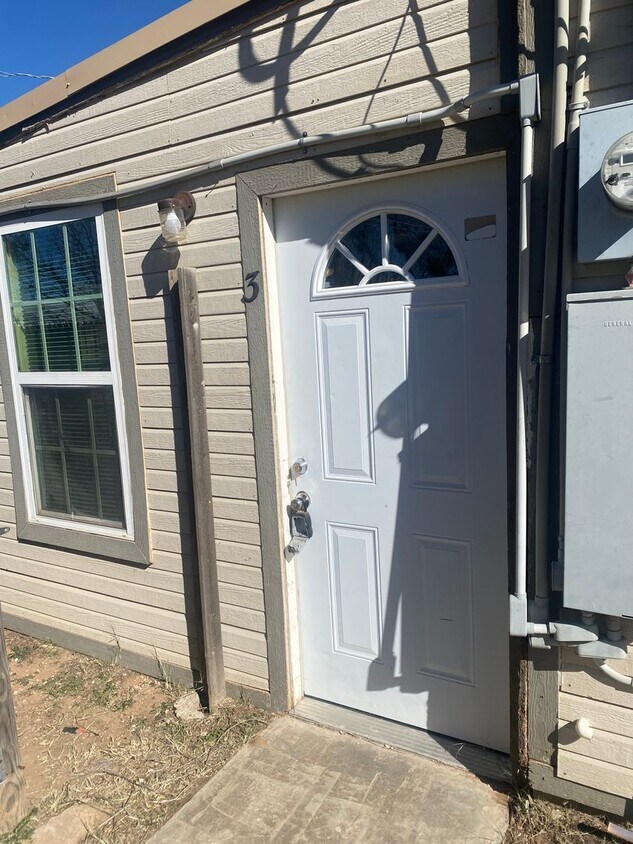 2111 Runnels St Unit 2111 Runnels #3 (10), Big Spring, TX 79720 - Room ...