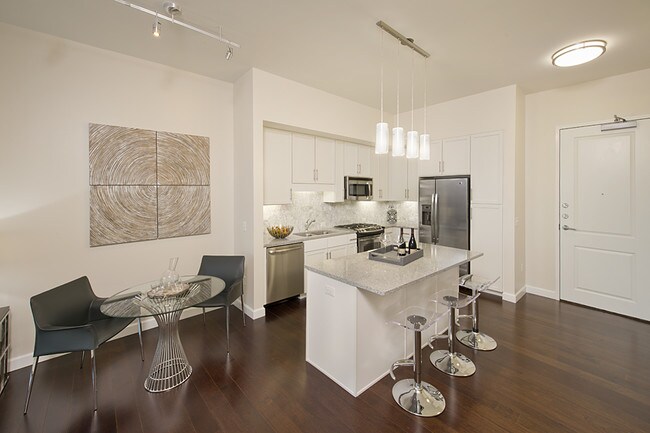 The Sovereign at Regent Square Rentals - Houston, TX | Apartments.com