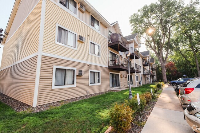 Woodale Park Apartments for Rent with a Swimming Pool - Coon Rapids, MN ...