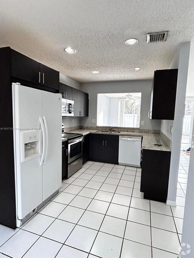 Doral Park Apartments for Rent with Hardwood Floors - Doral, FL - 1 Rentals | Apartments.com