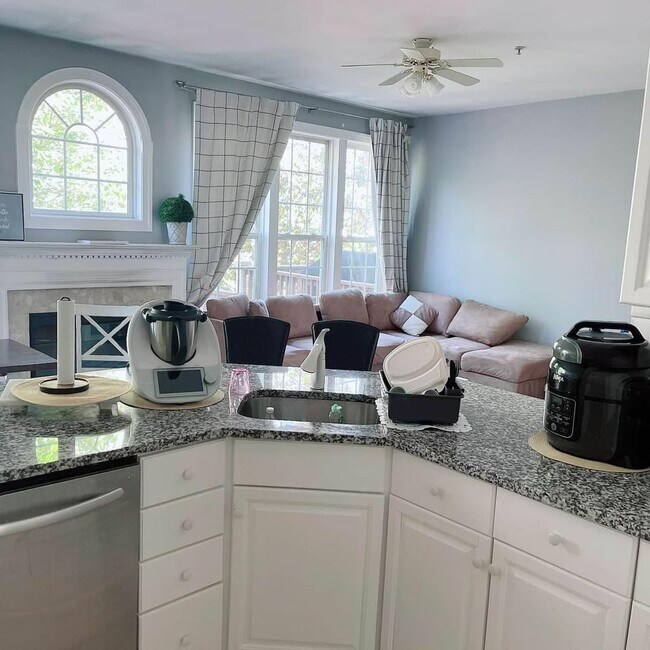 2424 Gretter Pl, Alexandria, VA 22311 - House Rental in Alexandria, VA ...