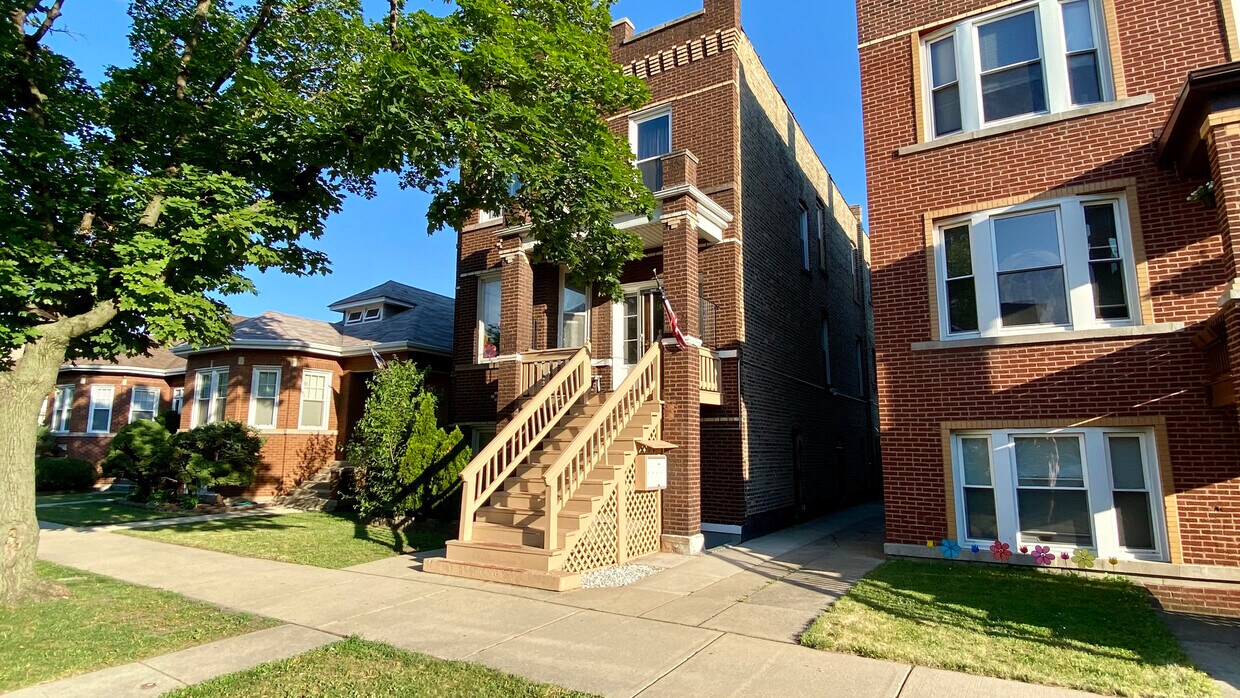 4833 W Montana St, Chicago, IL 60639 - House Rental in Chicago, IL ...