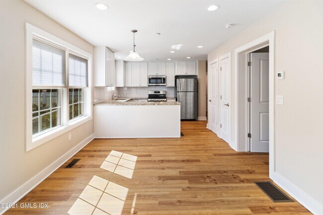 303 Hamilton Ave Unit I, Greenwich, CT 06830 - Room for Rent in ...