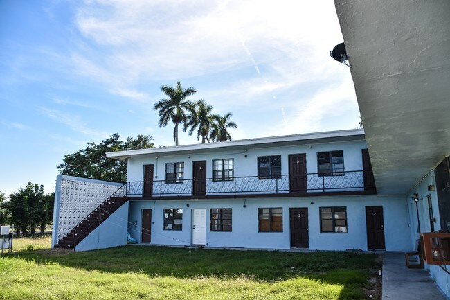 Lakeshore Apartments Apartments - Canal Point, FL | Apartments.com