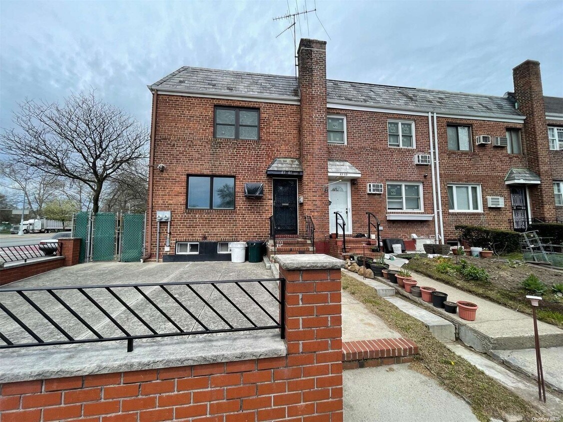 85-01 67th Ave, Queens, NY 11374 - House Rental in Queens, NY ...