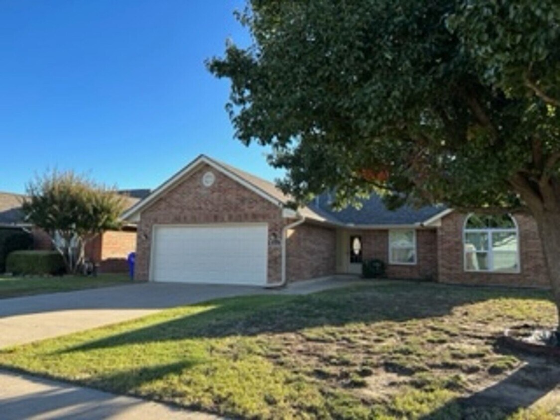 2813 Victoria Dr, Norman, OK 73072 - House Rental in Norman, OK | Apartments.com