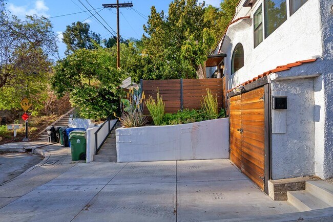 2360 Landa St, Los Angeles, CA 90039 - House Rental in Los Angeles, CA ...