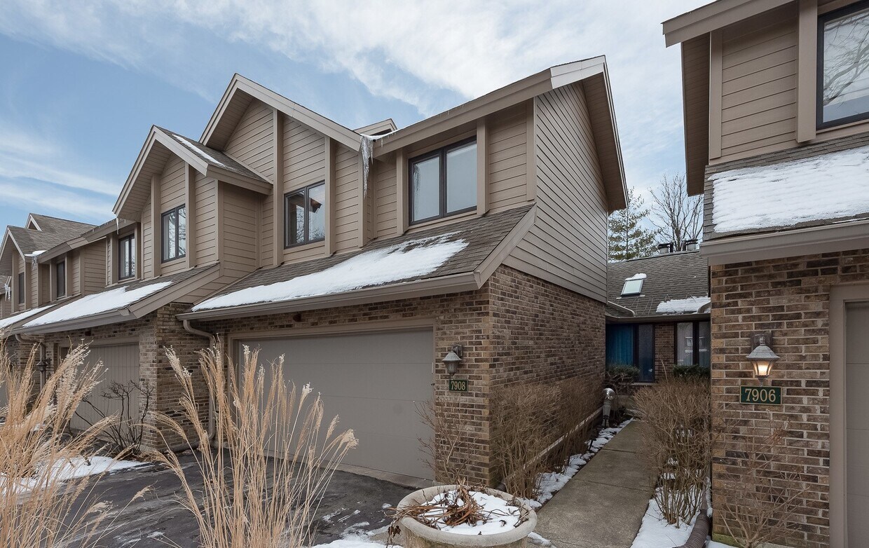 7908 S Garfield St, Burr Ridge, IL 60527 - Townhome Rentals in Burr ...