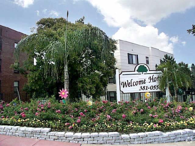 Lucas And Hunt Apartments