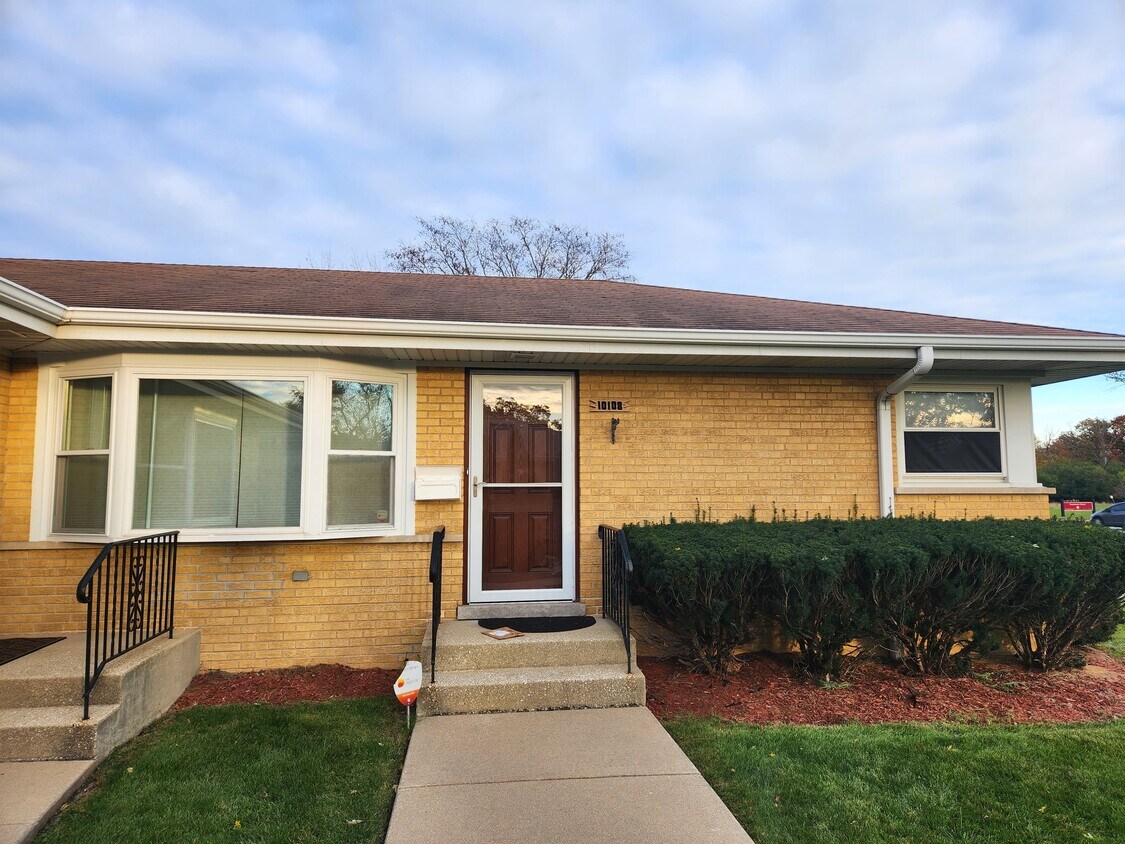 10108 W Cermak Rd, Westchester, IL 60154 - House Rental in Westchester ...