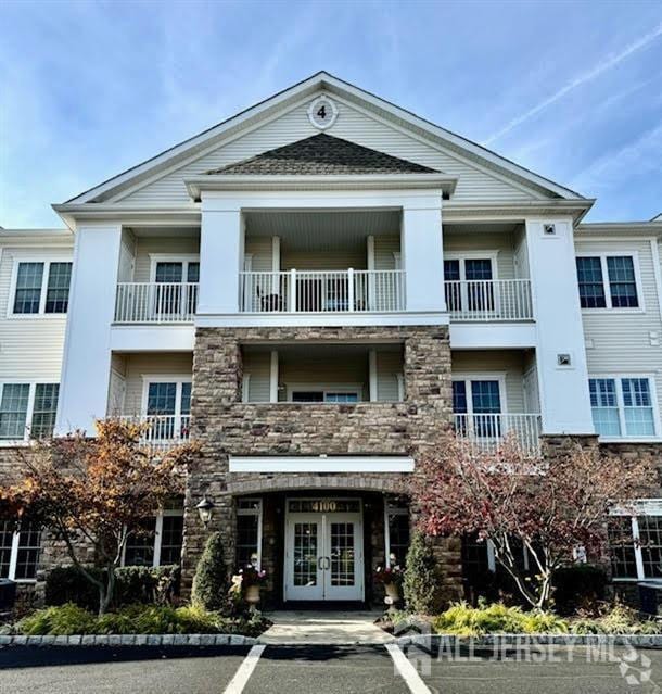 The Plaza Grande at Old Bridge Apartments for Rent with Hardwood Floors ...