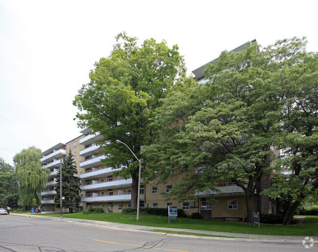 Lake Promenade Community Apartments - 21-31 Park Blvd Toronto, ON ...