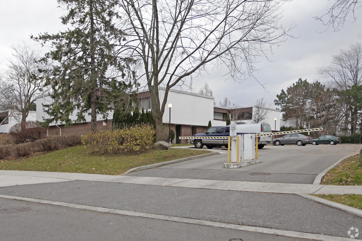 390 - 400 Woodsworth Road Appartements - 390-400 Woodsworth Rd Toronto ...