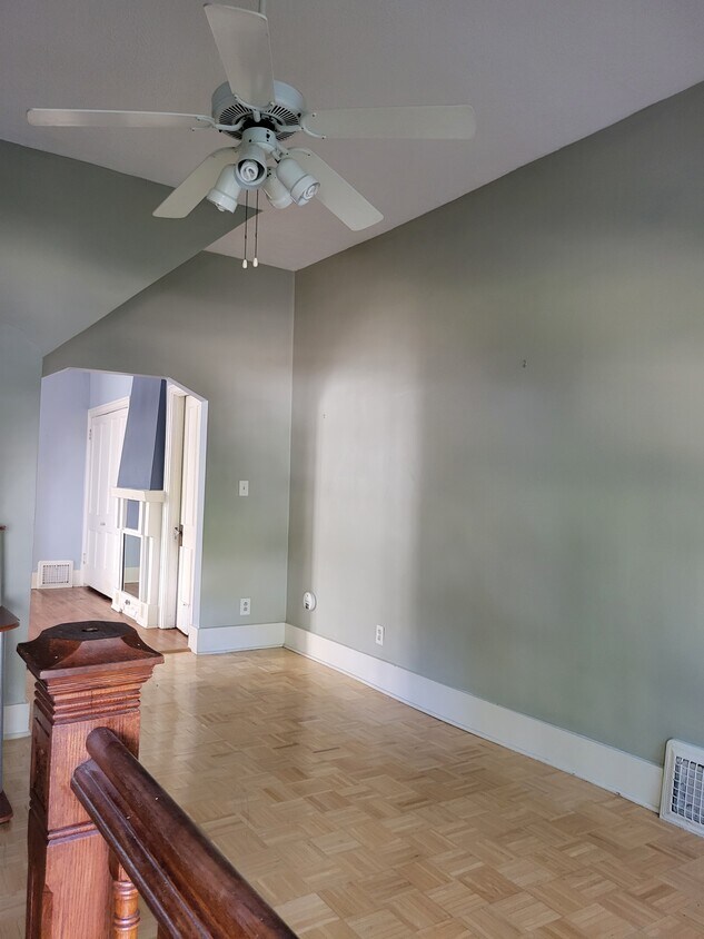 309 E Locust St Unit 2, Bloomington, IL 61701 - Apartments in ...