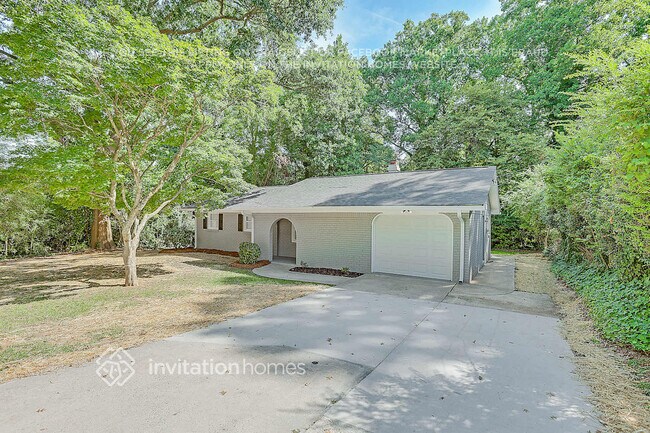 New Emerald Estates Apartments for Rent with a Yard - Decatur, GA ...