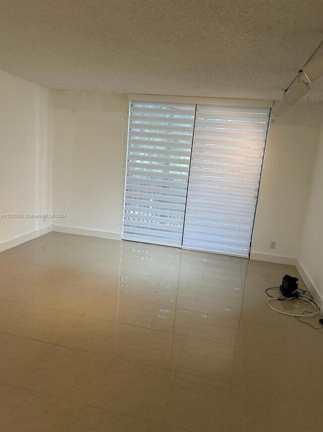 20313 W Country Club Dr, Aventura, FL 33180 - Townhome Rentals in ...