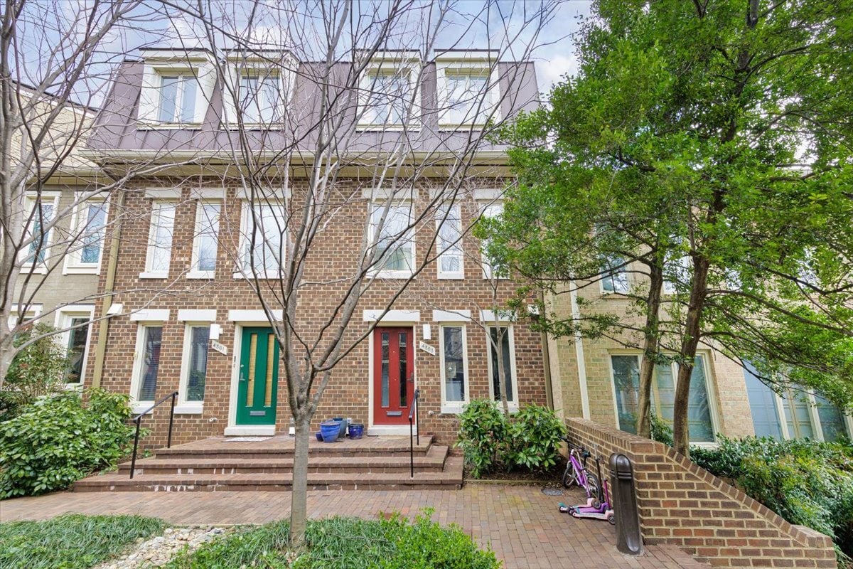 4363 Embassy Park Dr NW, Washington, DC 20016 - Townhome Rentals in ...