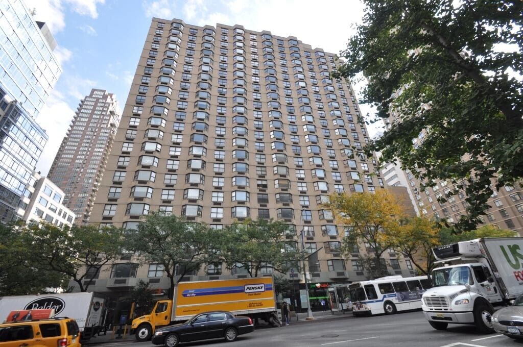 400 E 71st St Unit #12G, New York, NY 10021 | Apartments.com
