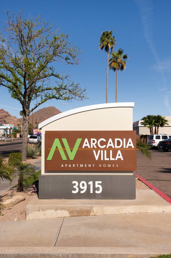 Camelback Corridor Apartments for Rent with EV Charging - Phoenix, AZ ...