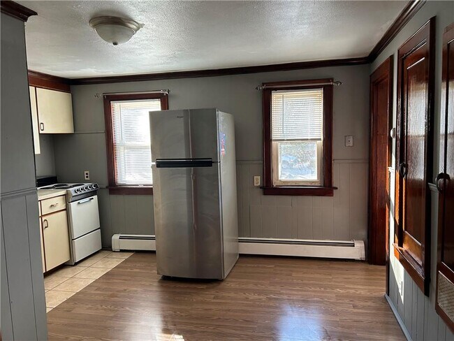 907 Bernon St Unit 2R, Woonsocket, RI 02895 - Room for Rent in ...