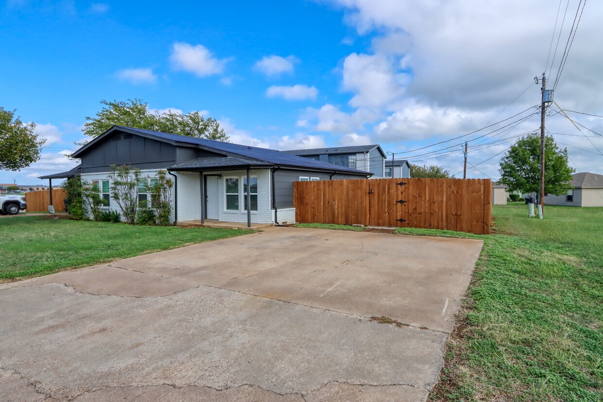1715 Woodard Ave, Cleburne, TX 76033 - House Rental in Cleburne, TX ...