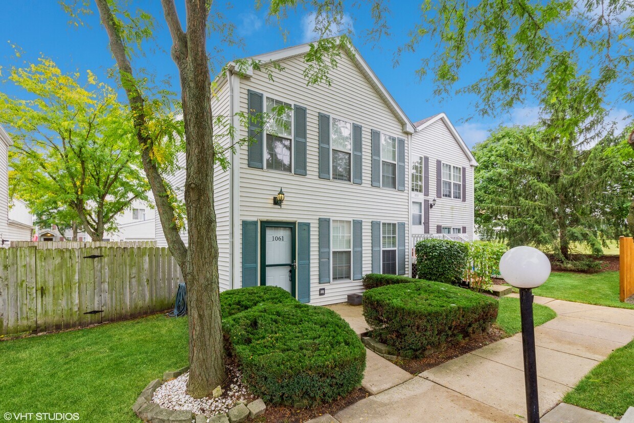 1061 Symphony Dr, Aurora, IL 60504 - House Rental in Aurora, IL | Apartments.com