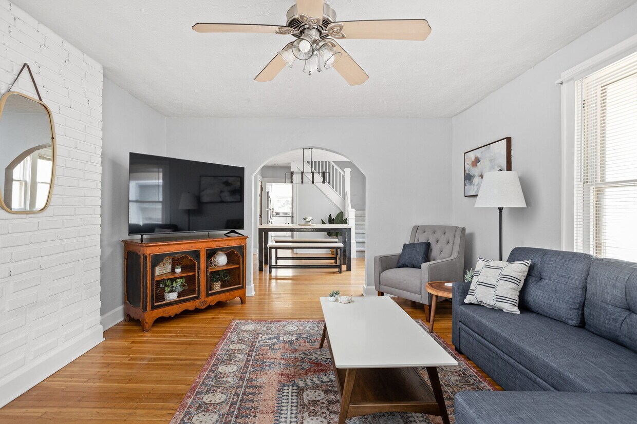 5327 N College Ave, Indianapolis, IN 46220 - Townhome Rentals in ...