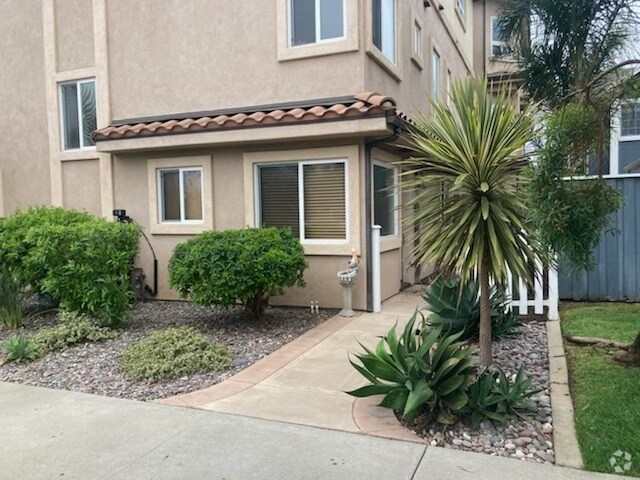 Downtown Oceanside Apartments for Rent with a Yard - Oceanside, CA - 1 ...