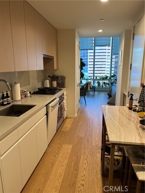 877 Francisco St Unit 921, Los Angeles, CA 90017 - Condo for Rent in ...