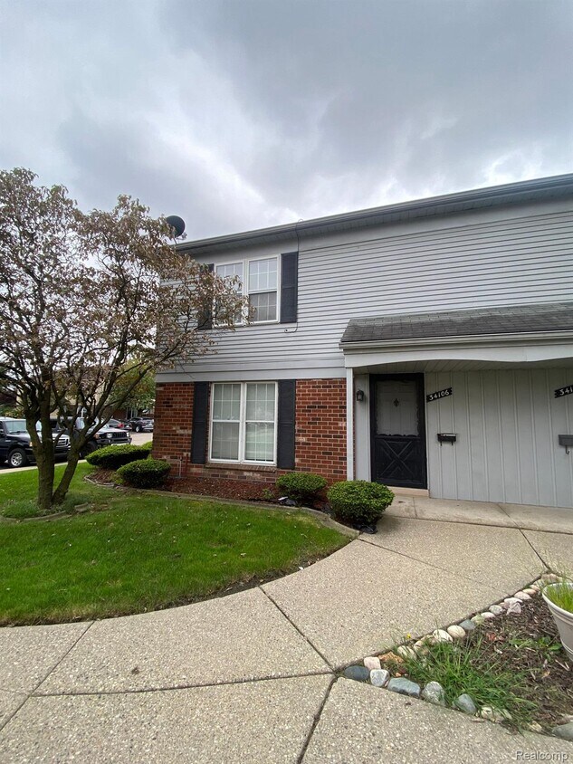 34106 Garfield Rd, Fraser, MI 48026 - House Rental in Fraser, MI ...