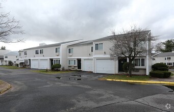 Windsor Crossing Rentals - Bloomfield, CT | Apartments.com