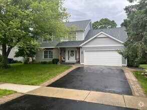 Maple Brook East Apartments for Rent with Washer & Dryer - Naperville ...