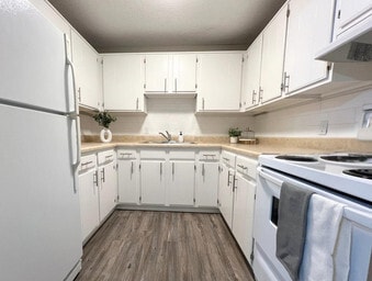 Suncoast Heights Apartments Apartments - 63 Suncoast Dr E Goderich, ON ...