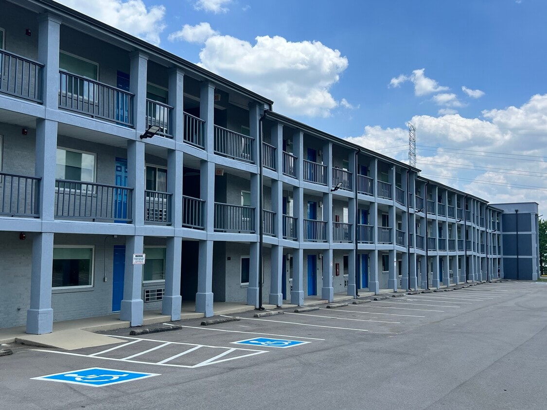 Atrium Flats - 2425 Atrium Way Nashville, TN - Apartments for Rent in ...
