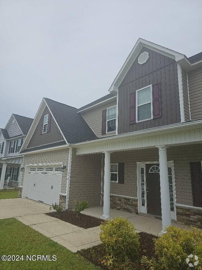 Jackson Pointe at Towne Pointe Apartments for Rent - Midway Park, NC ...