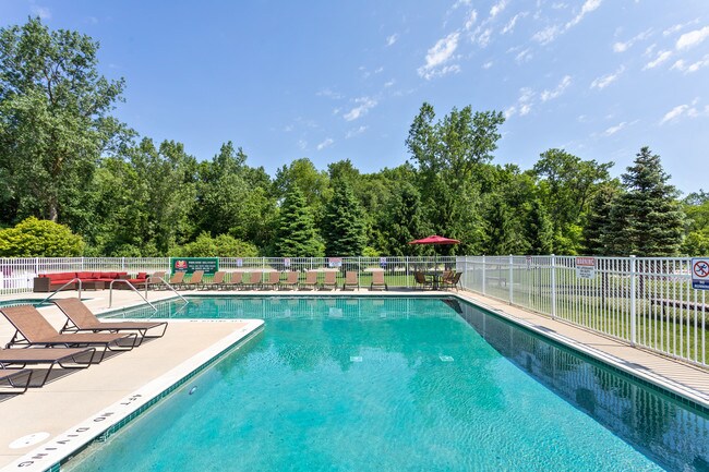 Hunters Ridge Apartments & Townhomes - Apartments in East Lansing, MI ...