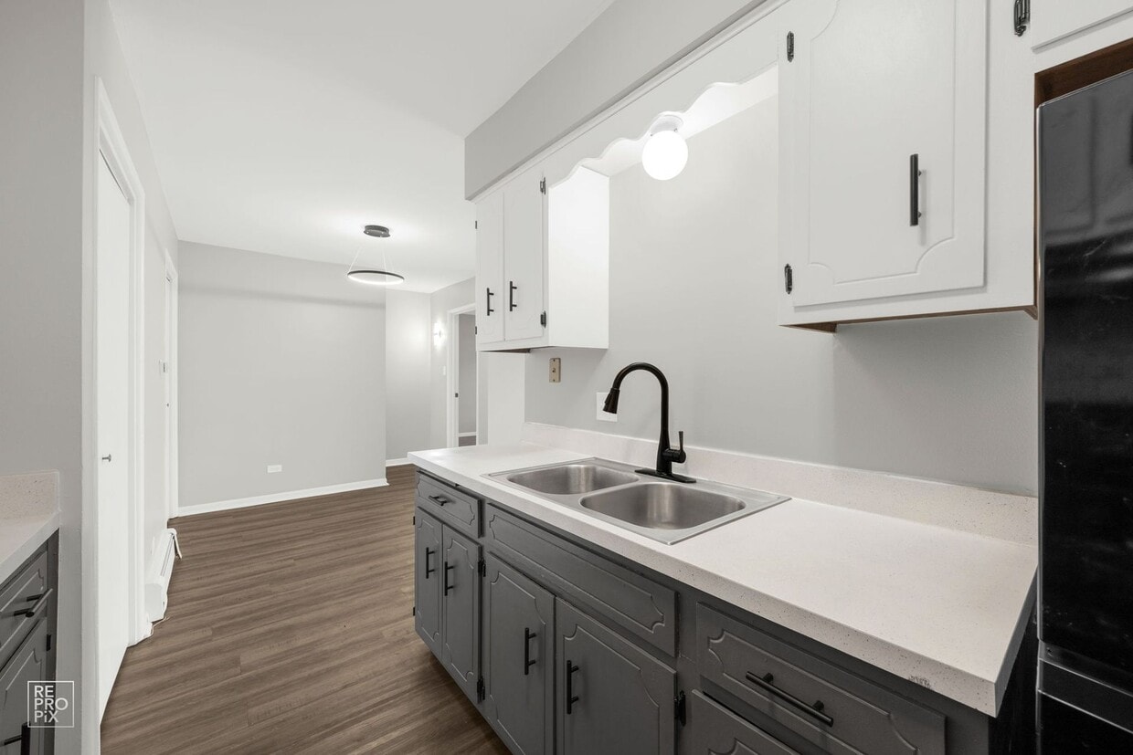 Woodland Court Apartments - 3621 W 119th St Alsip, IL 60803 ...