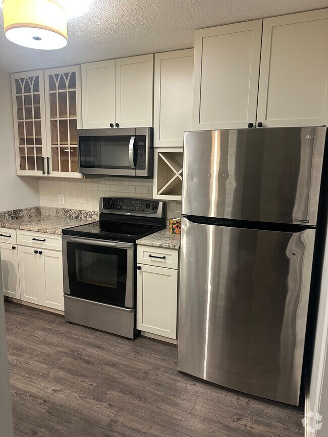 Hunting Meadows Apartments for Rent with a Swimming Pool - Strongsville ...