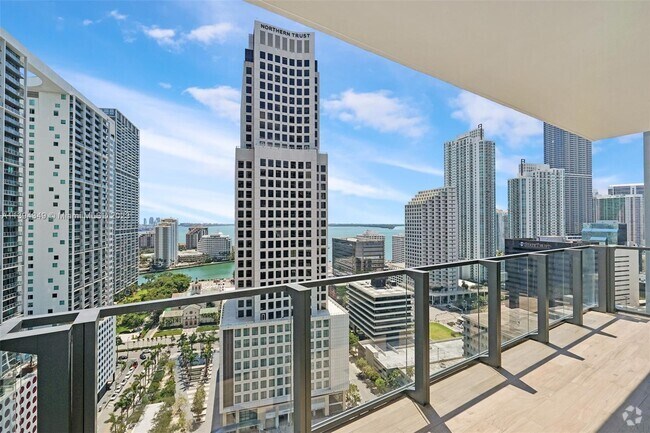 Brickell Business District Apartments for Rent with a Garage - Miami ...
