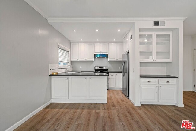 11938 Courtleigh Dr Unit 3, Los Angeles, CA 90066 - Room for Rent in ...