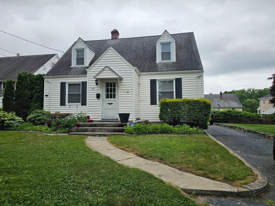 327 Robin St, Bridgeport, CT 06606 - House Rental in Bridgeport, CT ...