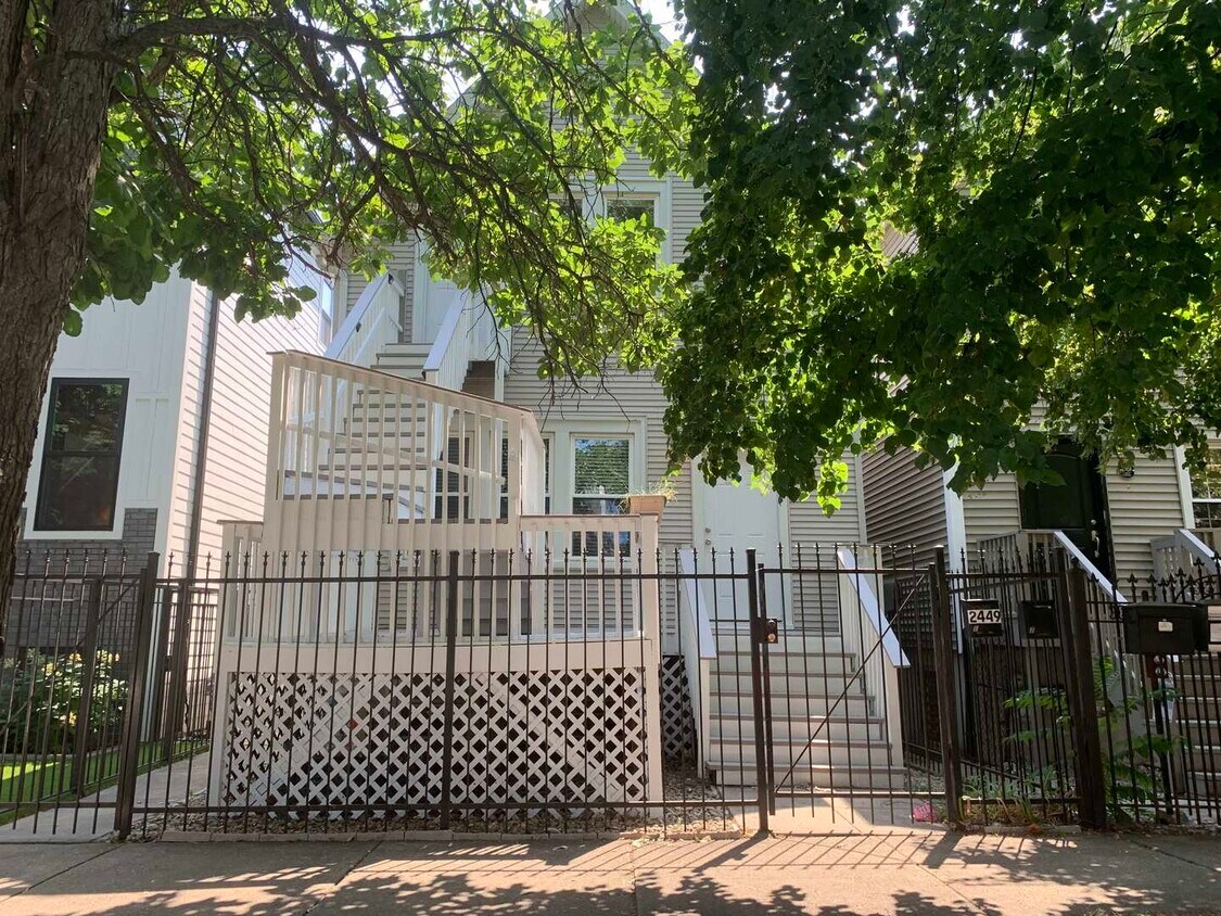 2449 W Moffat St, Chicago, IL 60647 - House Rental in Chicago, IL ...