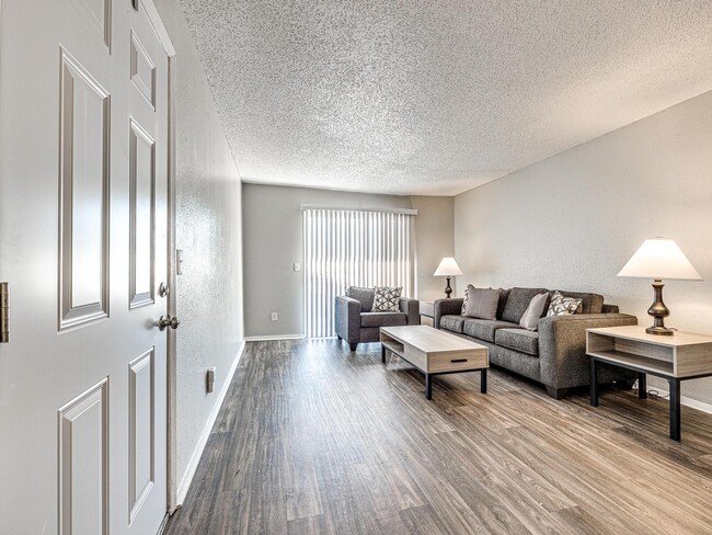 Apartments for Rent with a Walk-In Closet in Fairview Heights, Oklahoma ...