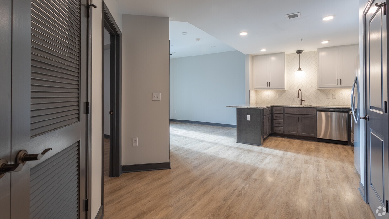 The Crest at Westhampton - 5820 Patterson Ave Richmond, VA 23226 ...