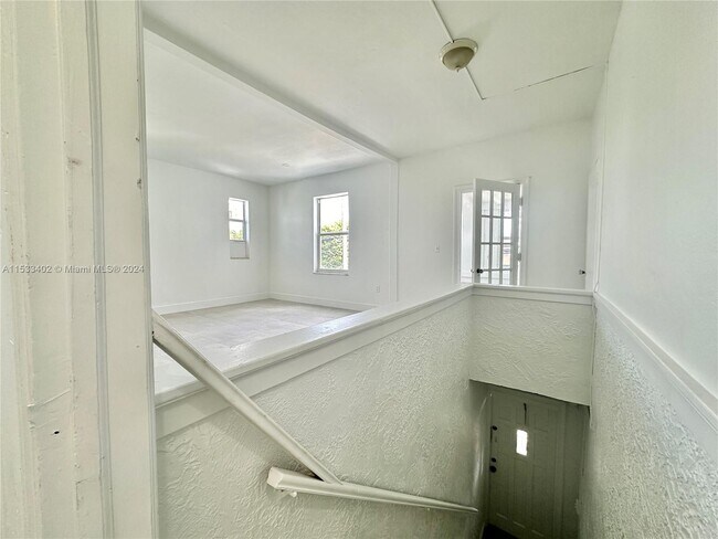 30 NW 32nd Pl Unit 1, Miami, FL 33125 - Room for Rent in Miami, FL ...