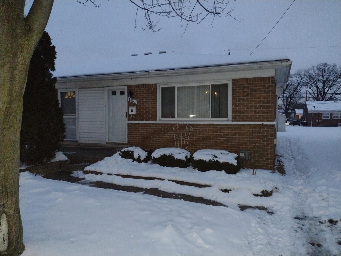 1883 Stieber St, Westland, MI 48186 - House Rental in Westland, MI ...