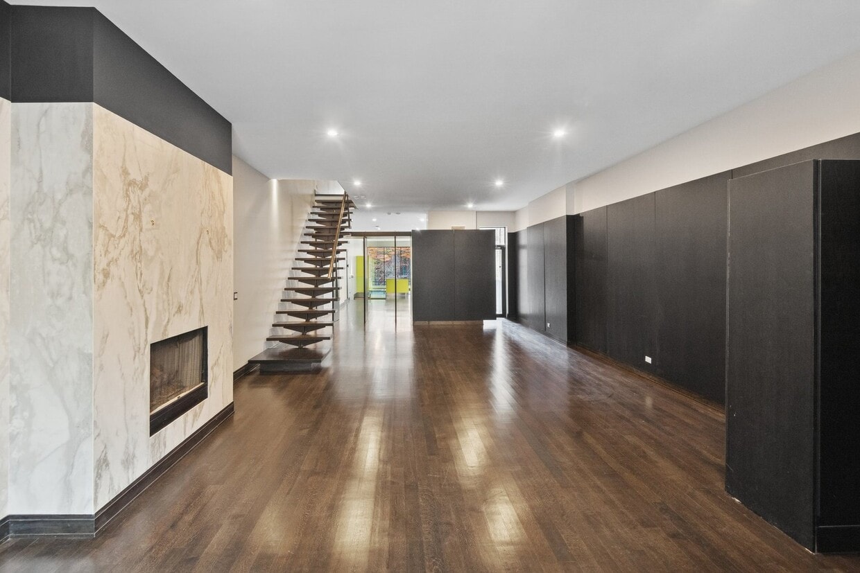 44 E Cedar St, Chicago, IL 60611 - House Rental in Chicago, IL ...