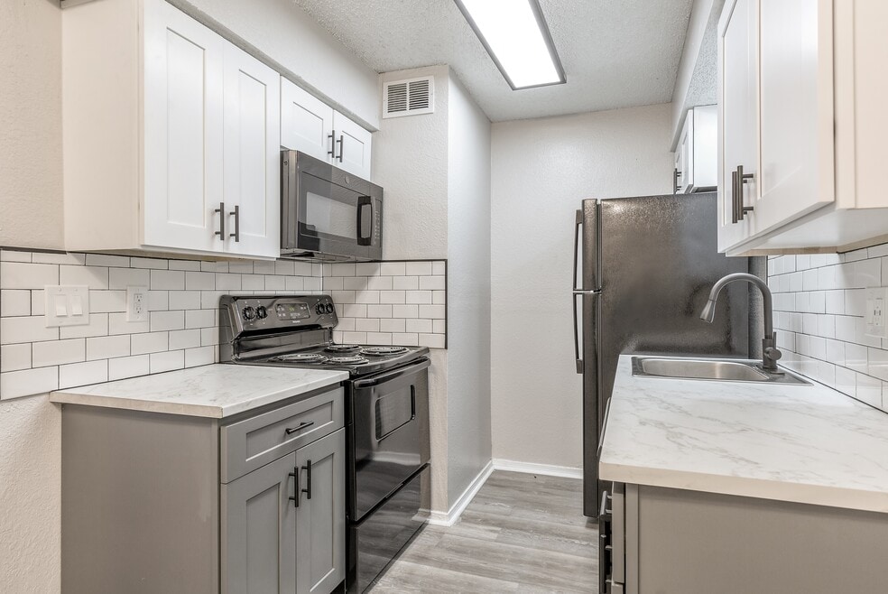 Apartments for Rent with a Swimming Pool Near Briardale | Apartments.com