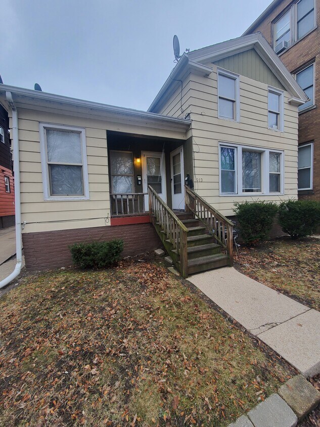 913 College Ave Unit 1, Racine, WI 53403 - Room for Rent in Racine, WI ...