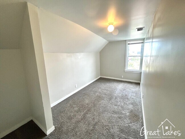 12097 Lumpkin St Unit 2, Hamtramck, MI 48212 - Room for Rent in ...